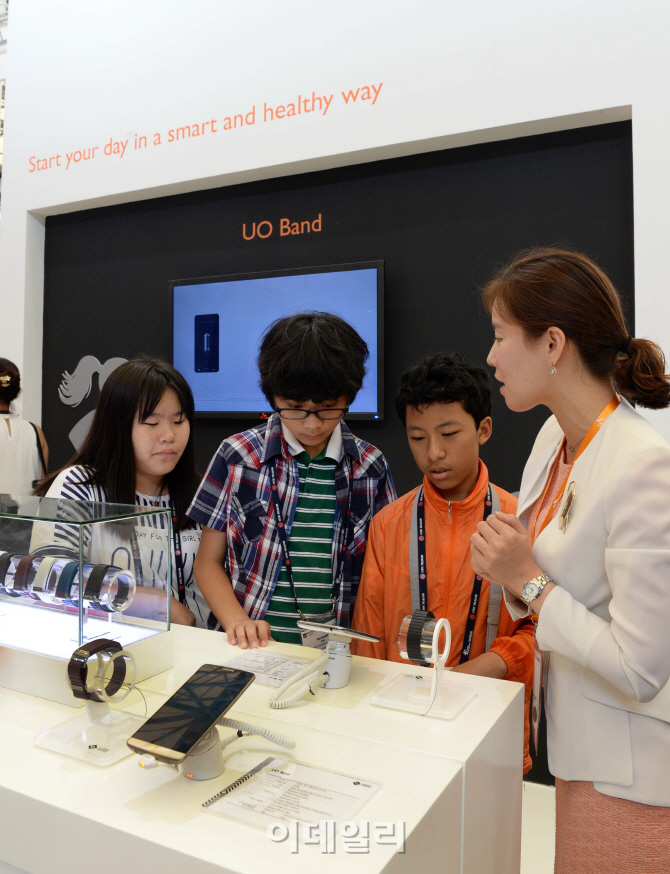 [포토]SK텔레콤, 'MWC 상하이 2015'에 시화초등학생들 초청